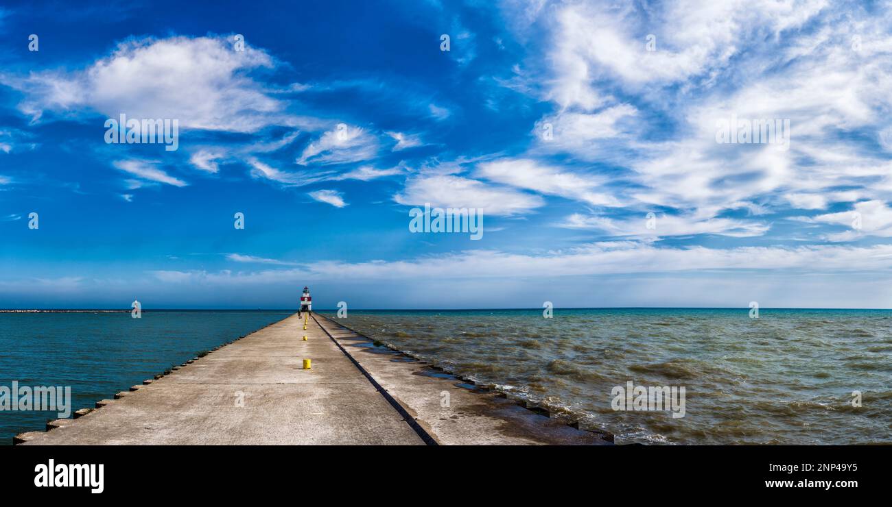 Kewaunee Pierhead Lighthouse and pier, Lake Michigan, Kewaunee ...