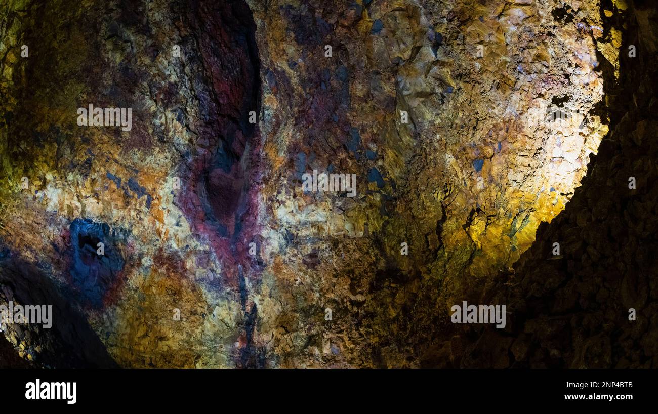 Magma chamber hi-res stock photography and images - Alamy