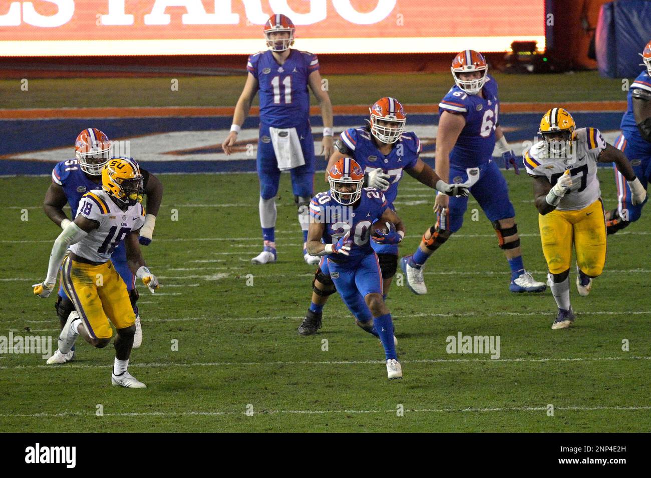Florida running back Malik Davis (20) rushes for a 39-yard gain in ...
