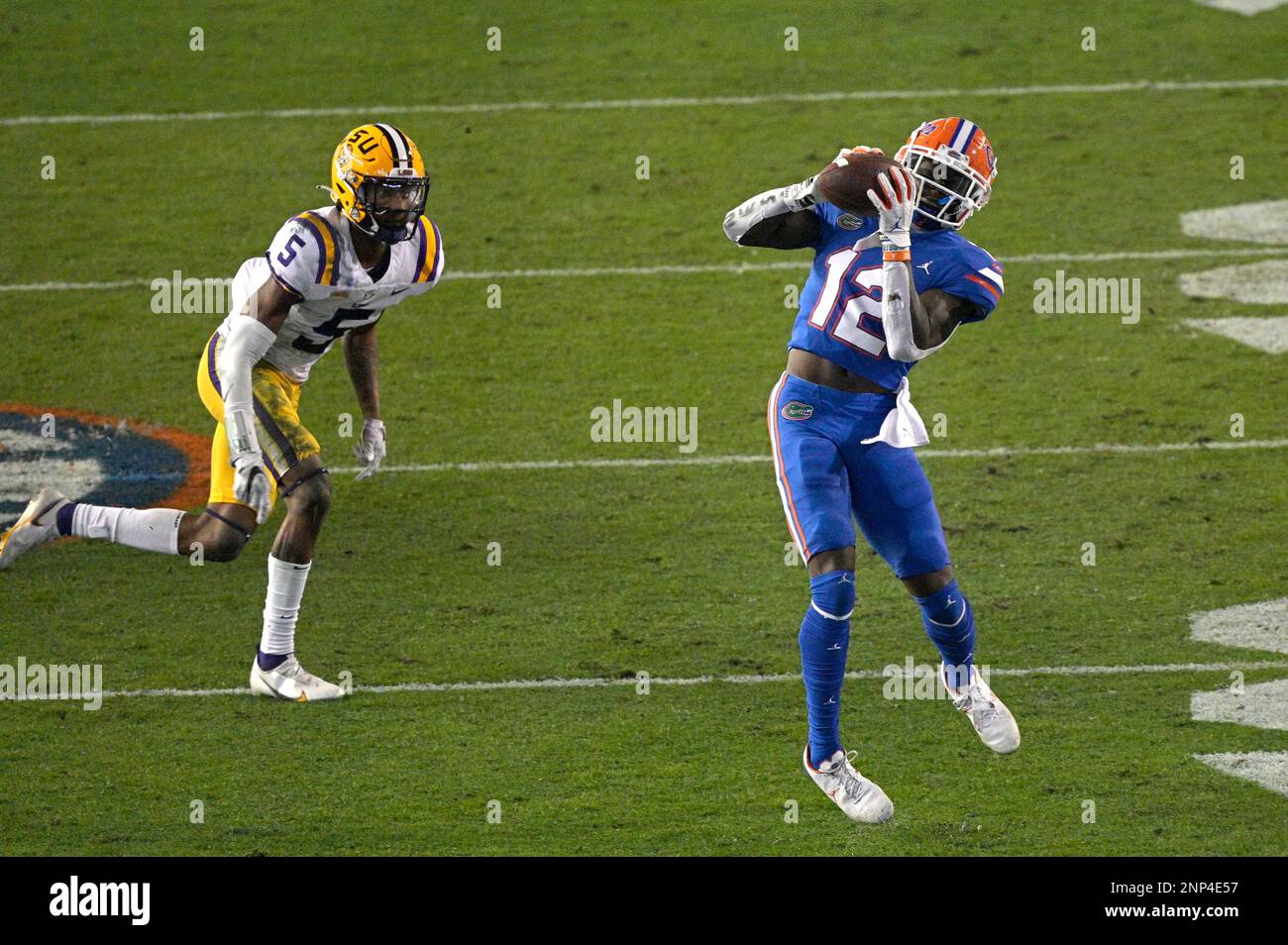 Florida wide receiver Rick Wells (12) catches a pass in front of LSU ...