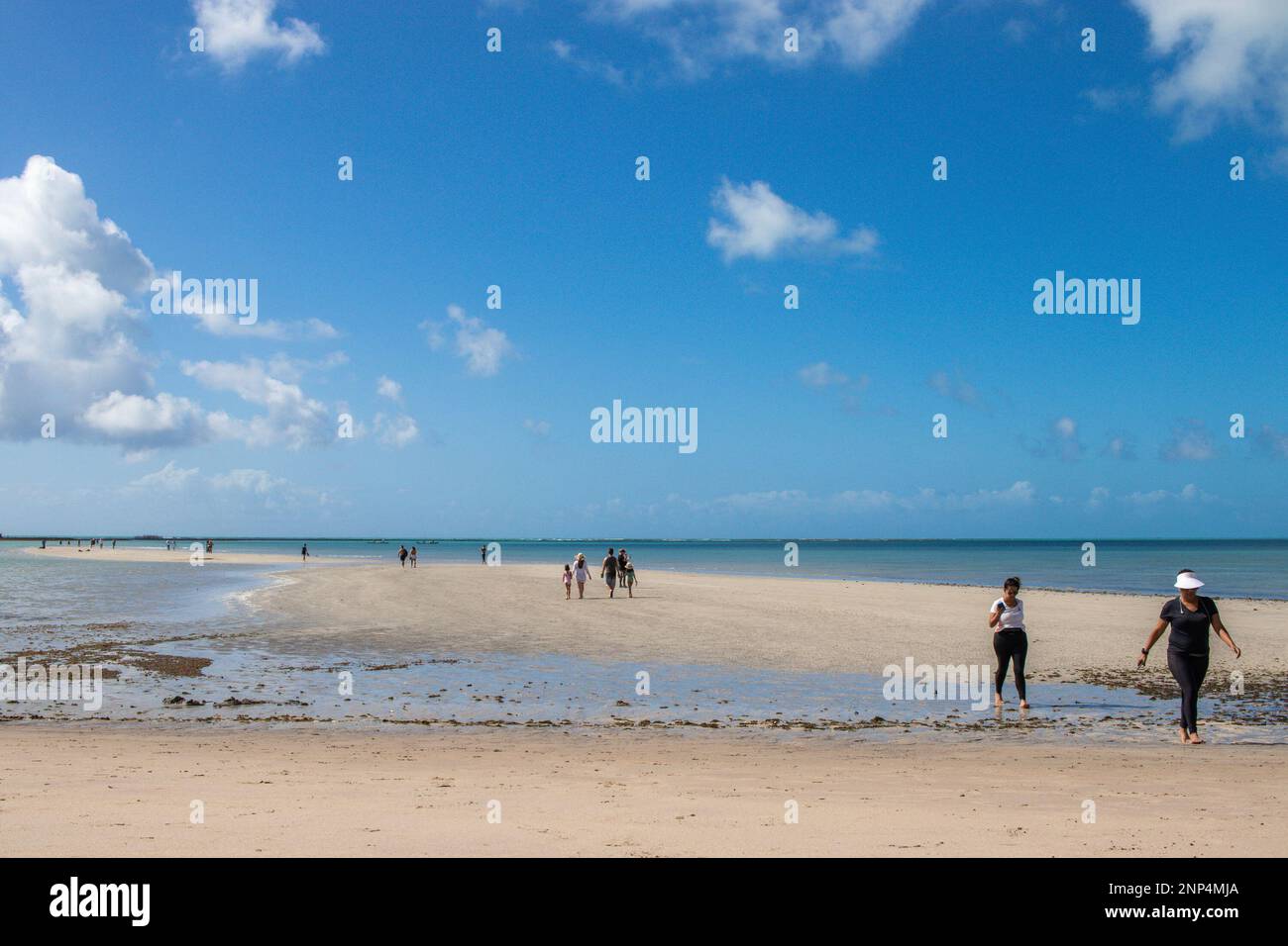 AL - Maceio - 12/27/2020 - MACEIO, TOURIST SPOTS - Tourists are seen on ...