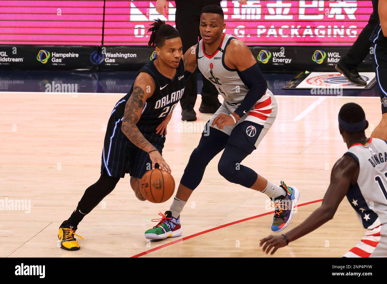 Orlando Magic guard Markelle Fultz (20) drives to the basket past ...