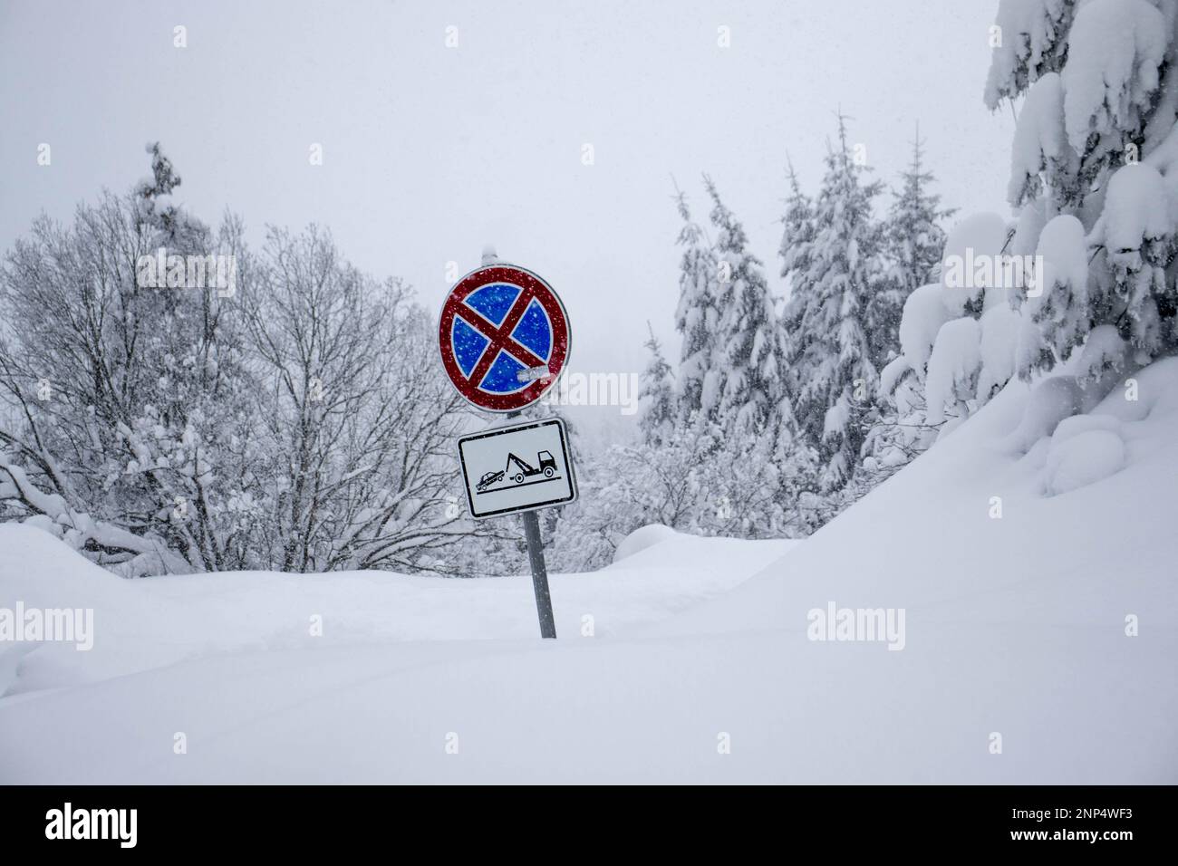 The sign in the snow Stock Photo - Alamy