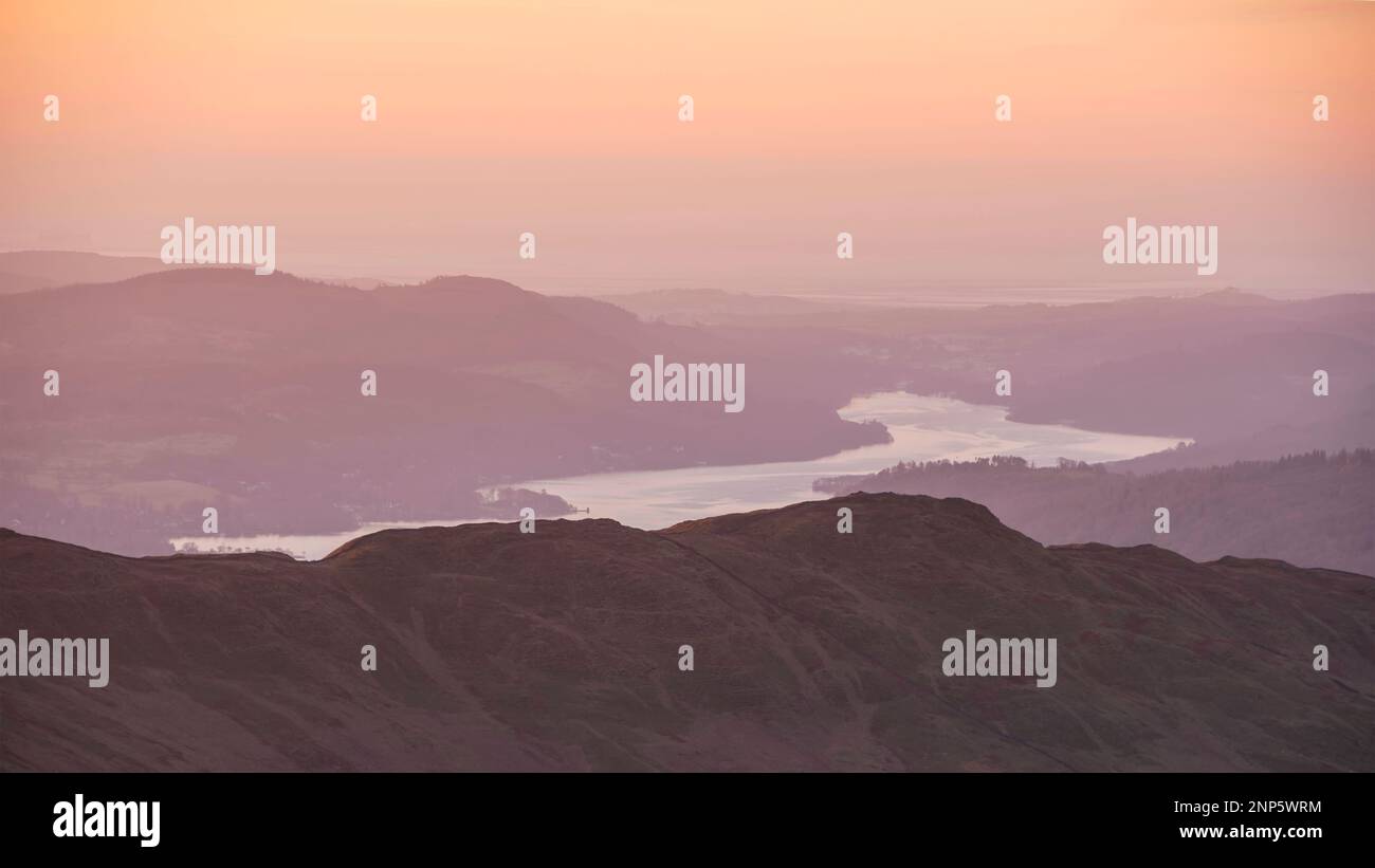 Beautiful Winter dawn landscape view from Red Screes in Lake District ...
