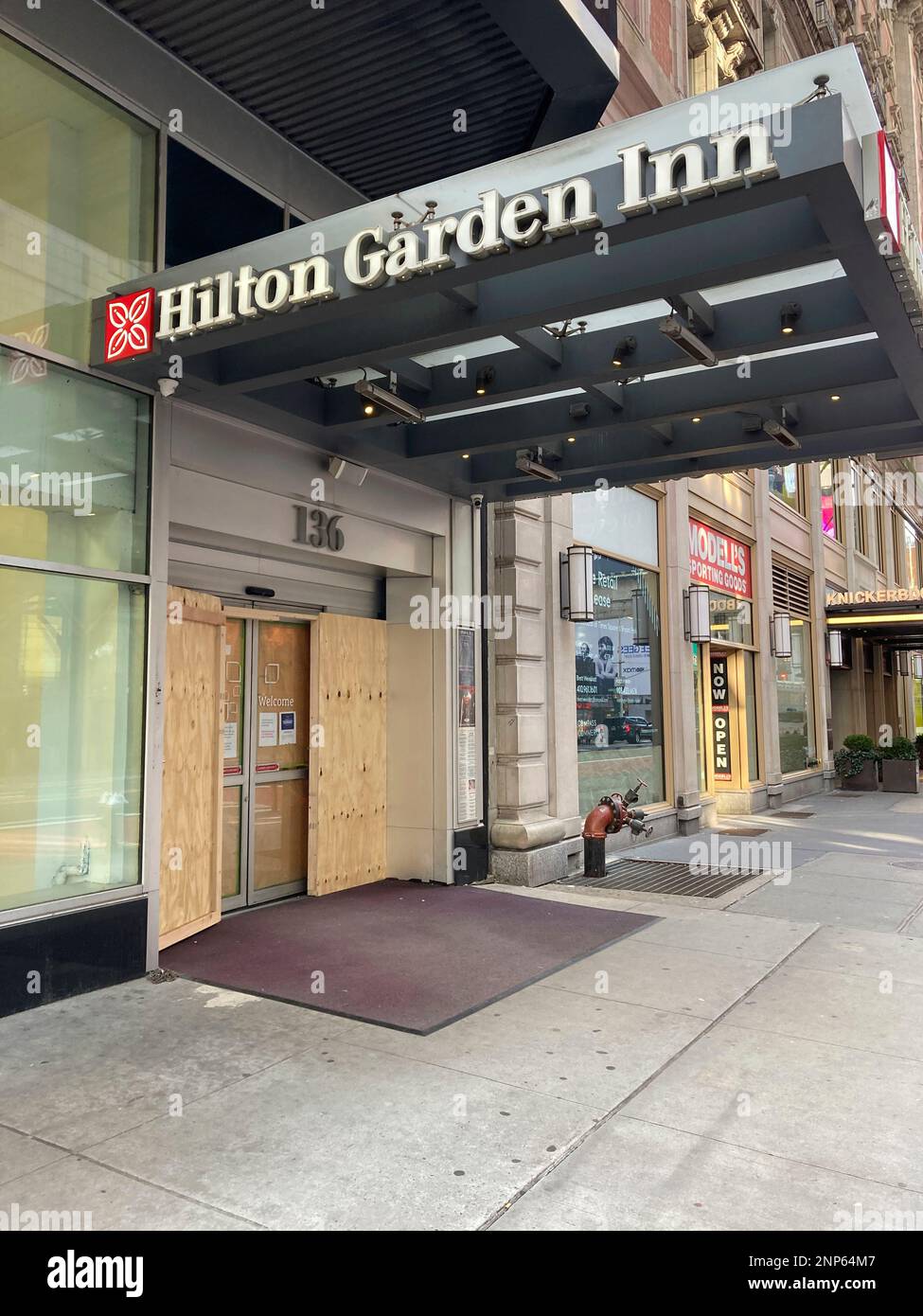 Photo by: STRF/STAR MAX/IPx 2020 12/15/20 Retail Space Available Signs ...