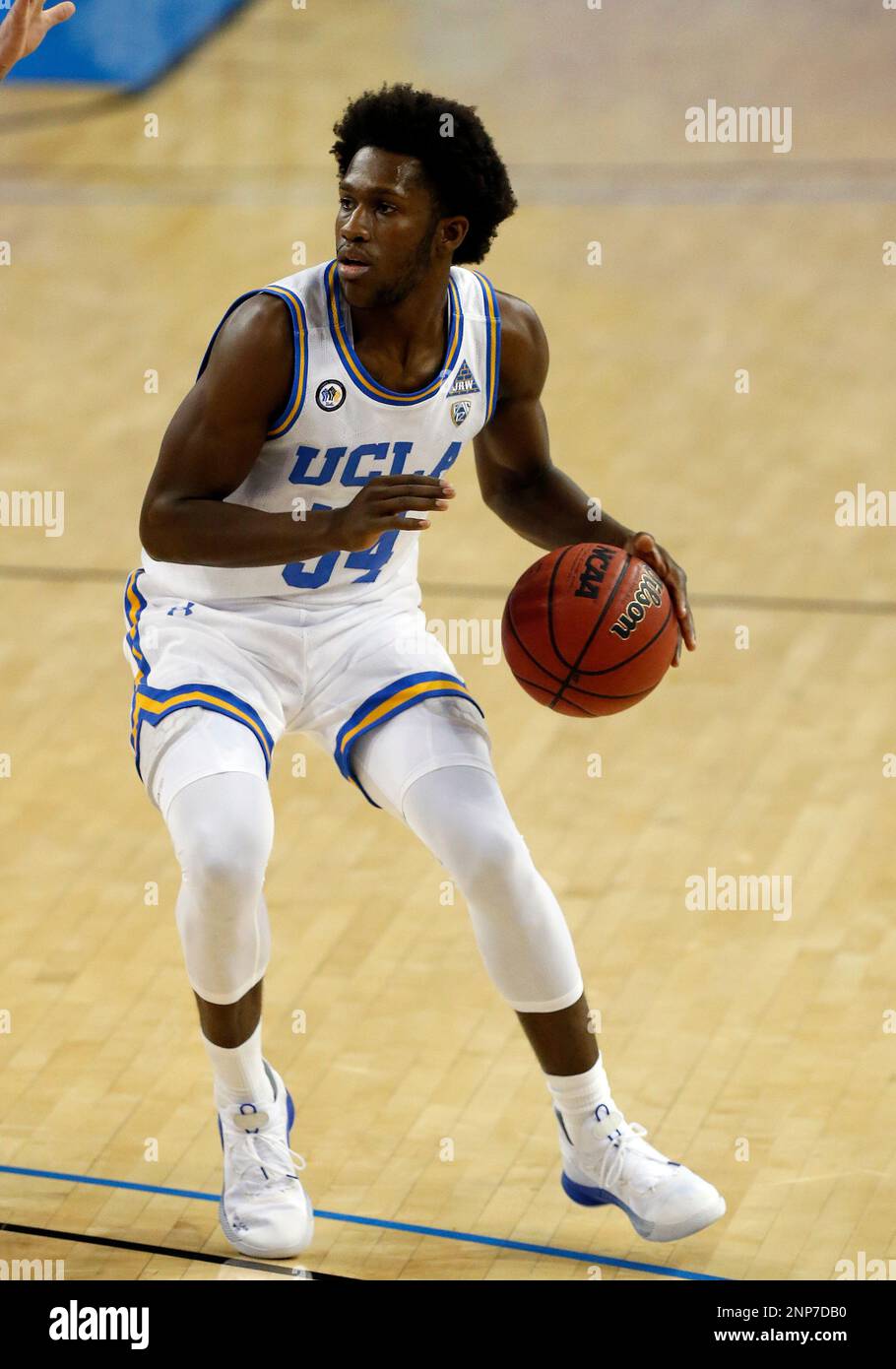 LOS ANGELES, CA - DECEMBER 03: UCLA Bruins guard David Singleton ...