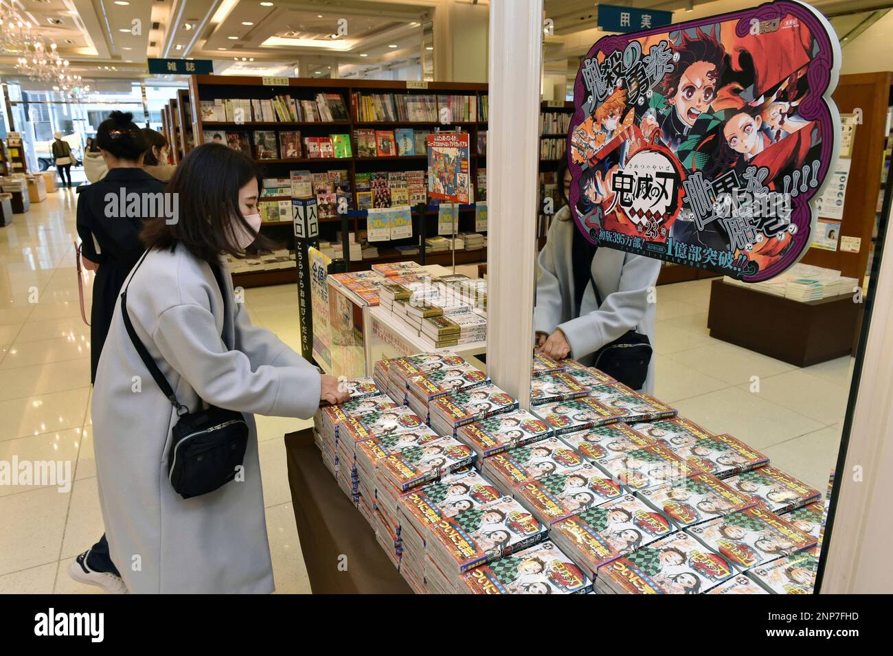 People purchase the final volume of "Kimetsu no Yaiba" (Demon Slayer ...