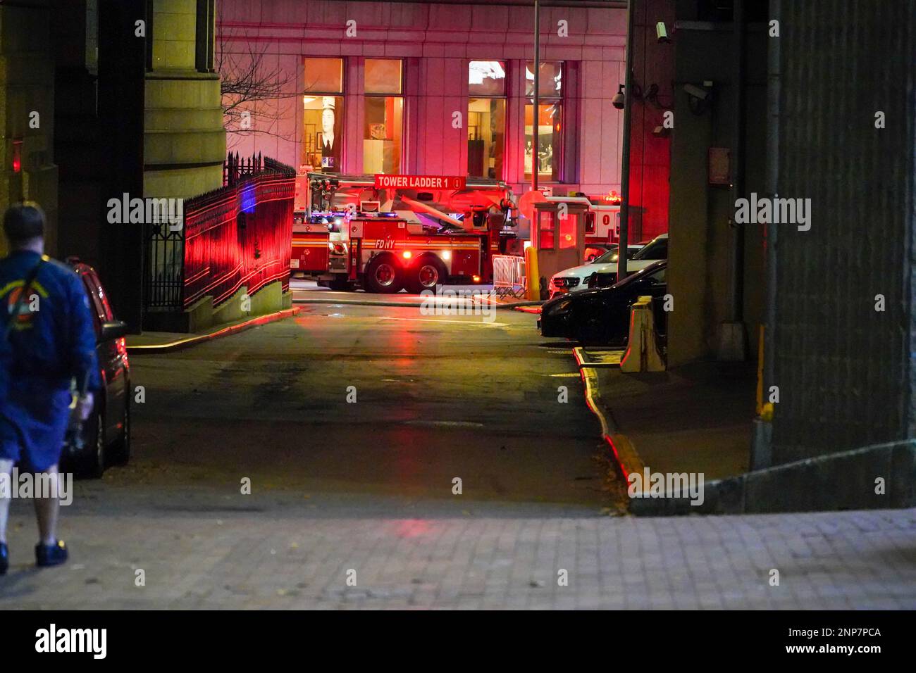 Photo by: John Nacion/STAR MAX/IPx 2020 12/1/20 FDNY put out a small ...