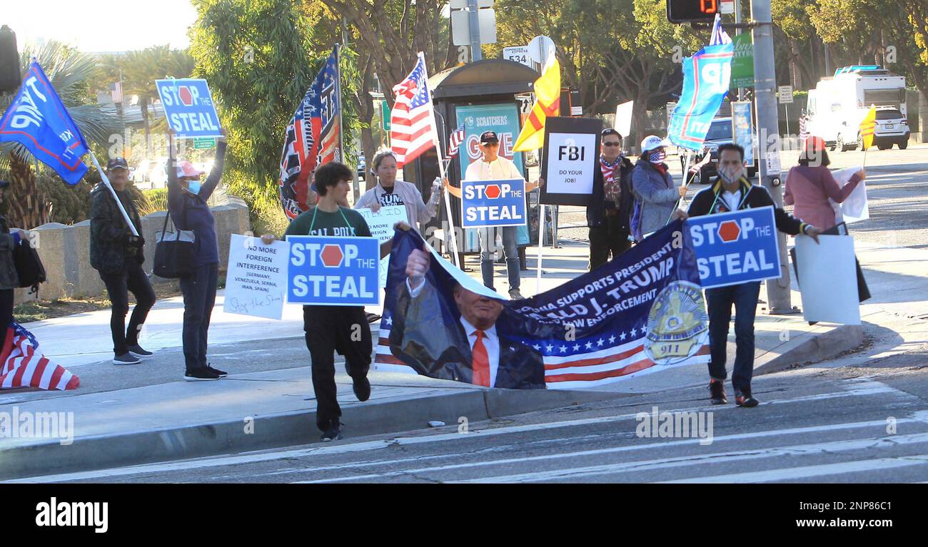 Photo by: gotpap/STAR MAX/IPx 2020 11/27/20 A Trump Rally at an FBI ...