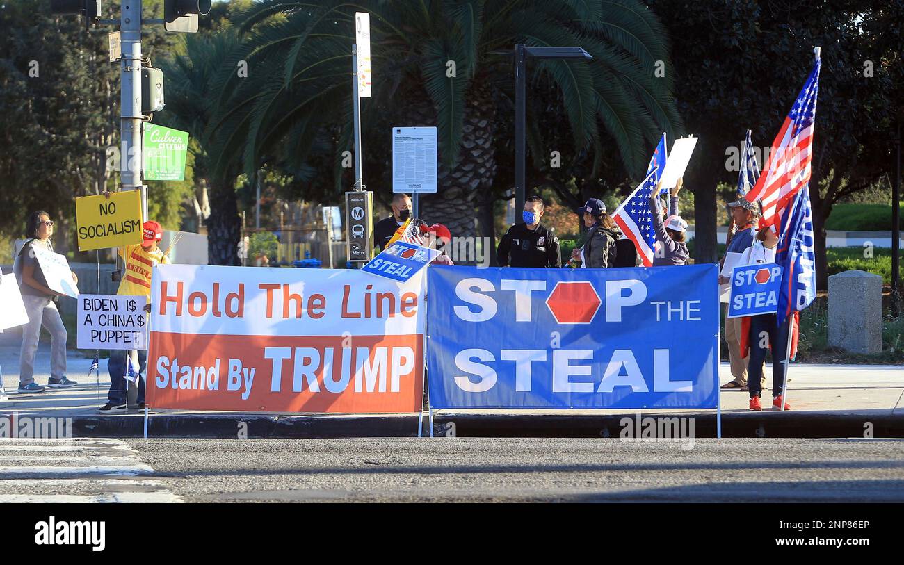 Photo by: gotpap/STAR MAX/IPx 2020 11/27/20 A Trump Rally at an FBI ...