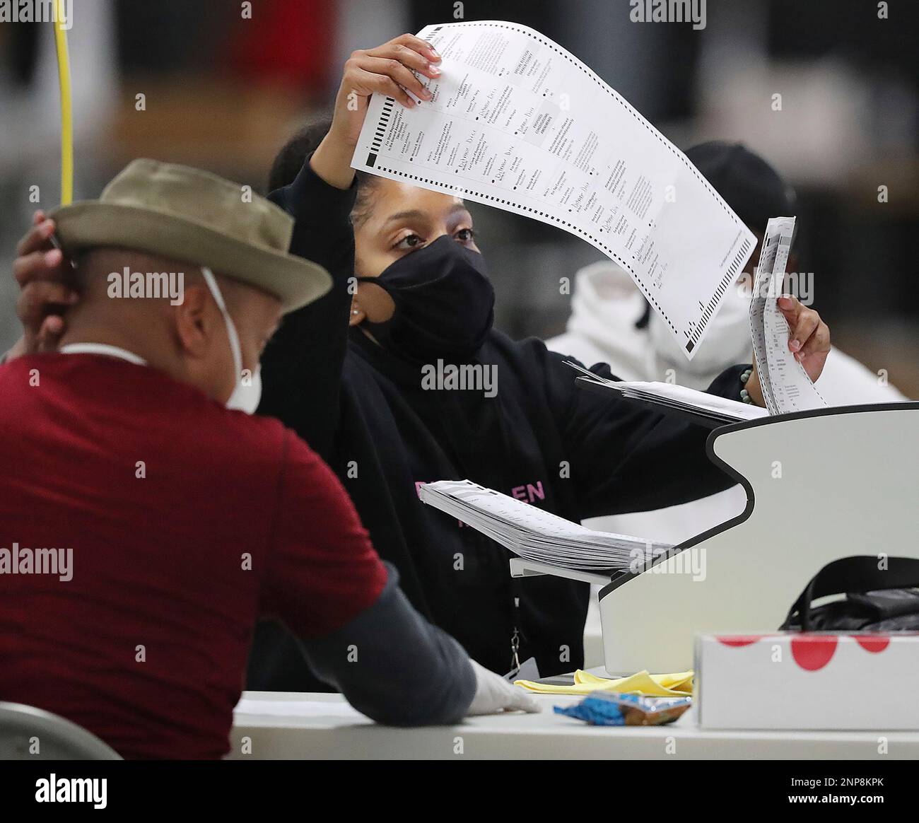 DeKalb Voter Registration and Elections workers begin scanning ballots ...