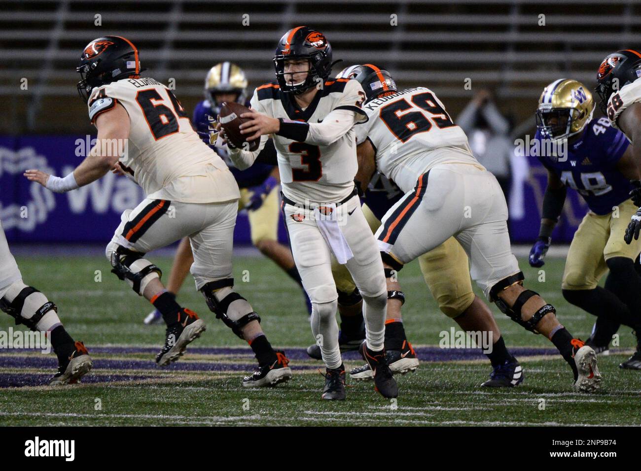 SEATTLE, WA - NOVEMBER 14: Oregon State Beavers quarterback Tristan ...