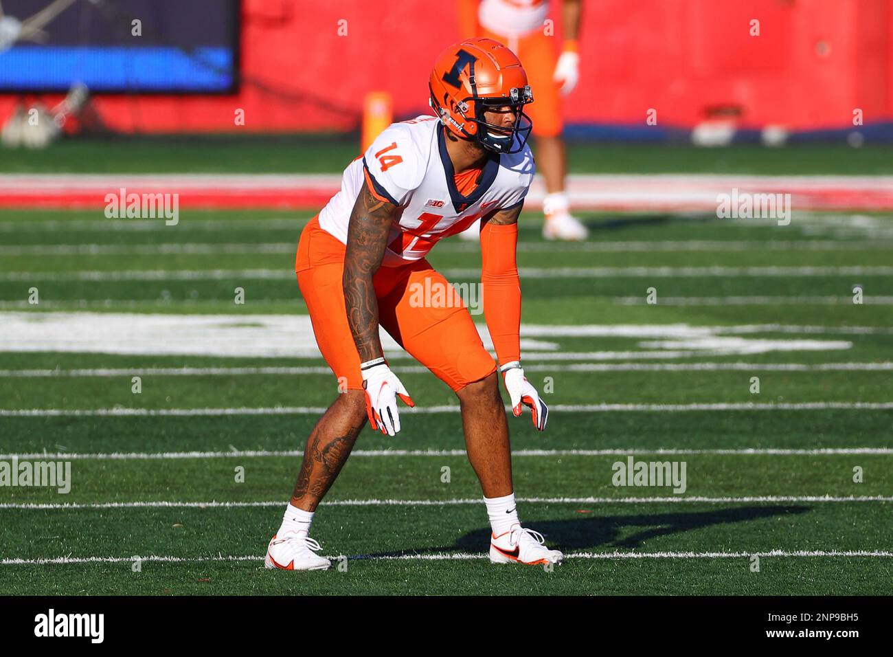 PISCATAWAY, NJ - NOVEMBER 14: Illinois Fighting Illini punter Blake ...