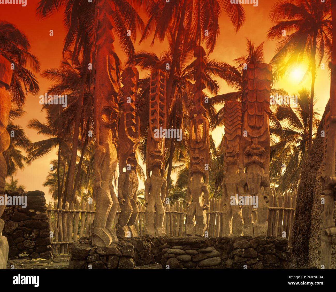 TOTEM STATUES HALE O KEAWE HEIAU TEMPLE PLACE OF REFUGE PU UHONUA O ...