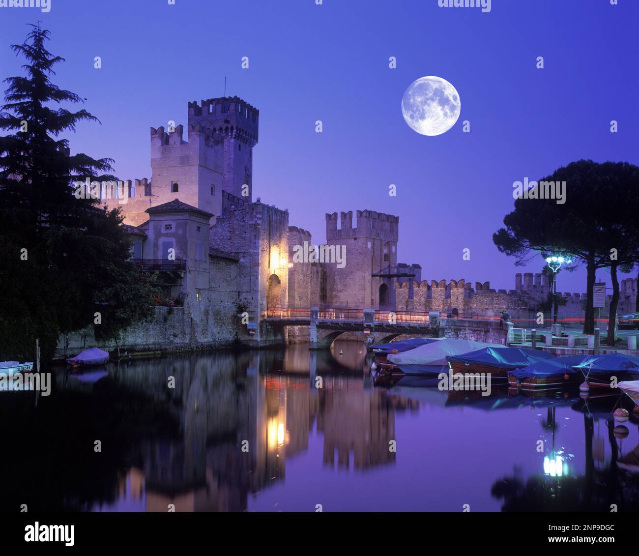 FULL MOON ROCCA SCALIGERA CASTLE SIRMIONE LAKE GARDA VENETO ITALY Stock ...