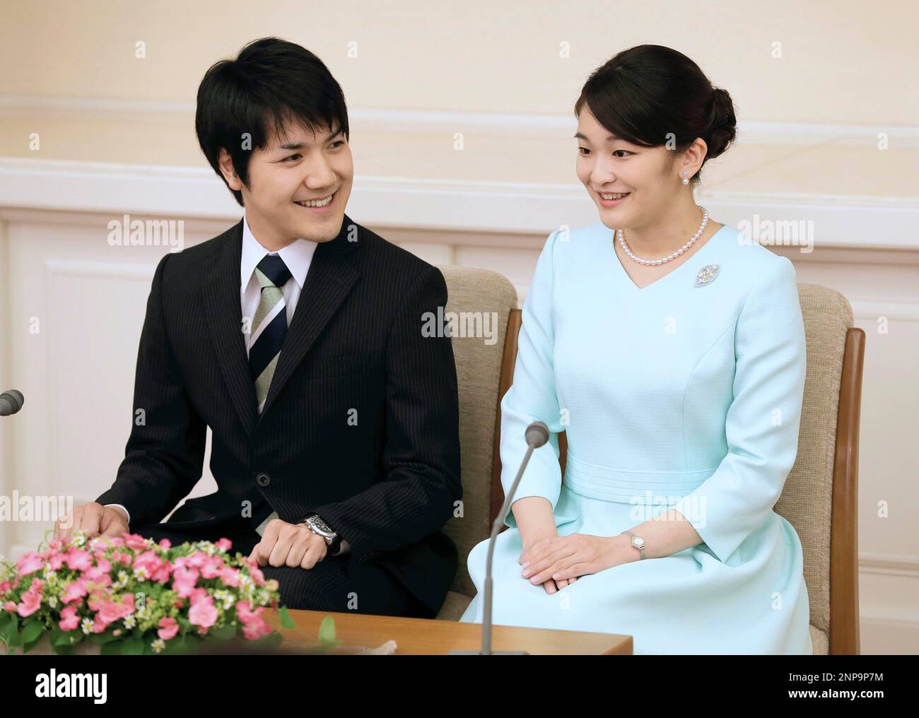 Japanese Princess Mako (R), the eldest daughter of Crown Princess ...