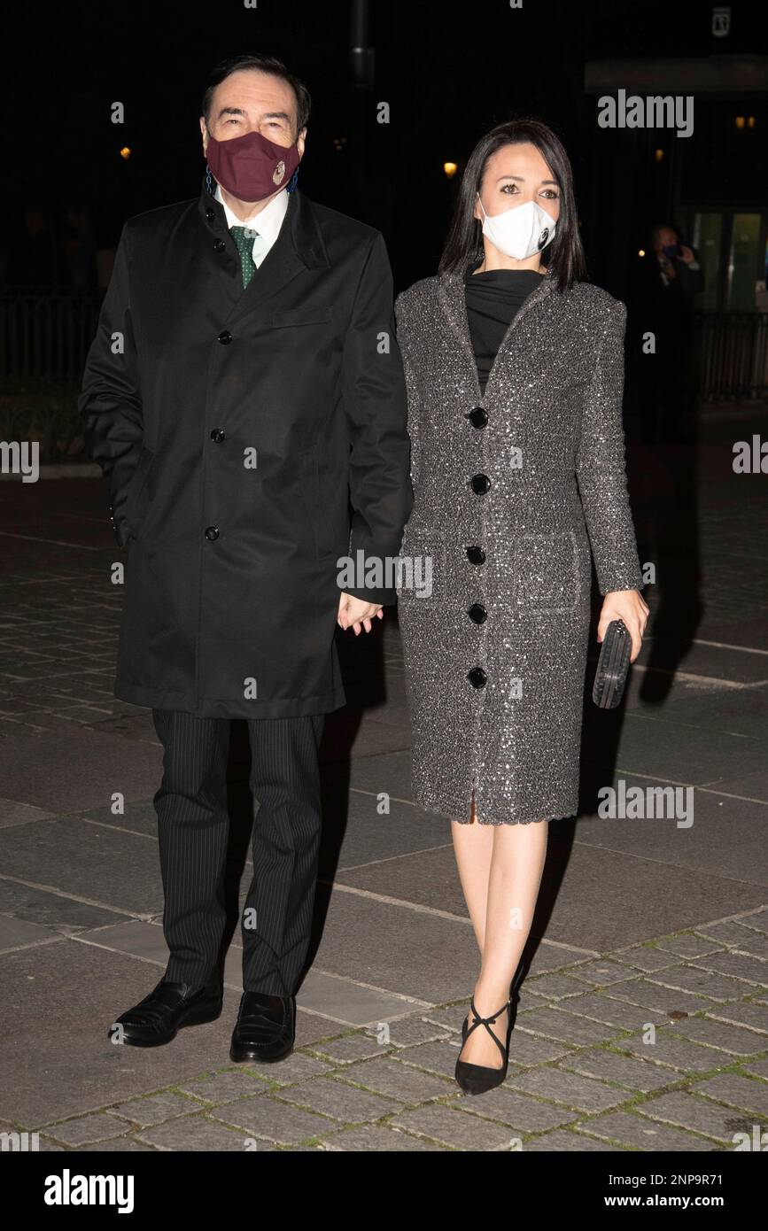 Pedro J. Ramírez and Cruz Sánchez de Lara come to the Teatro Real to ...