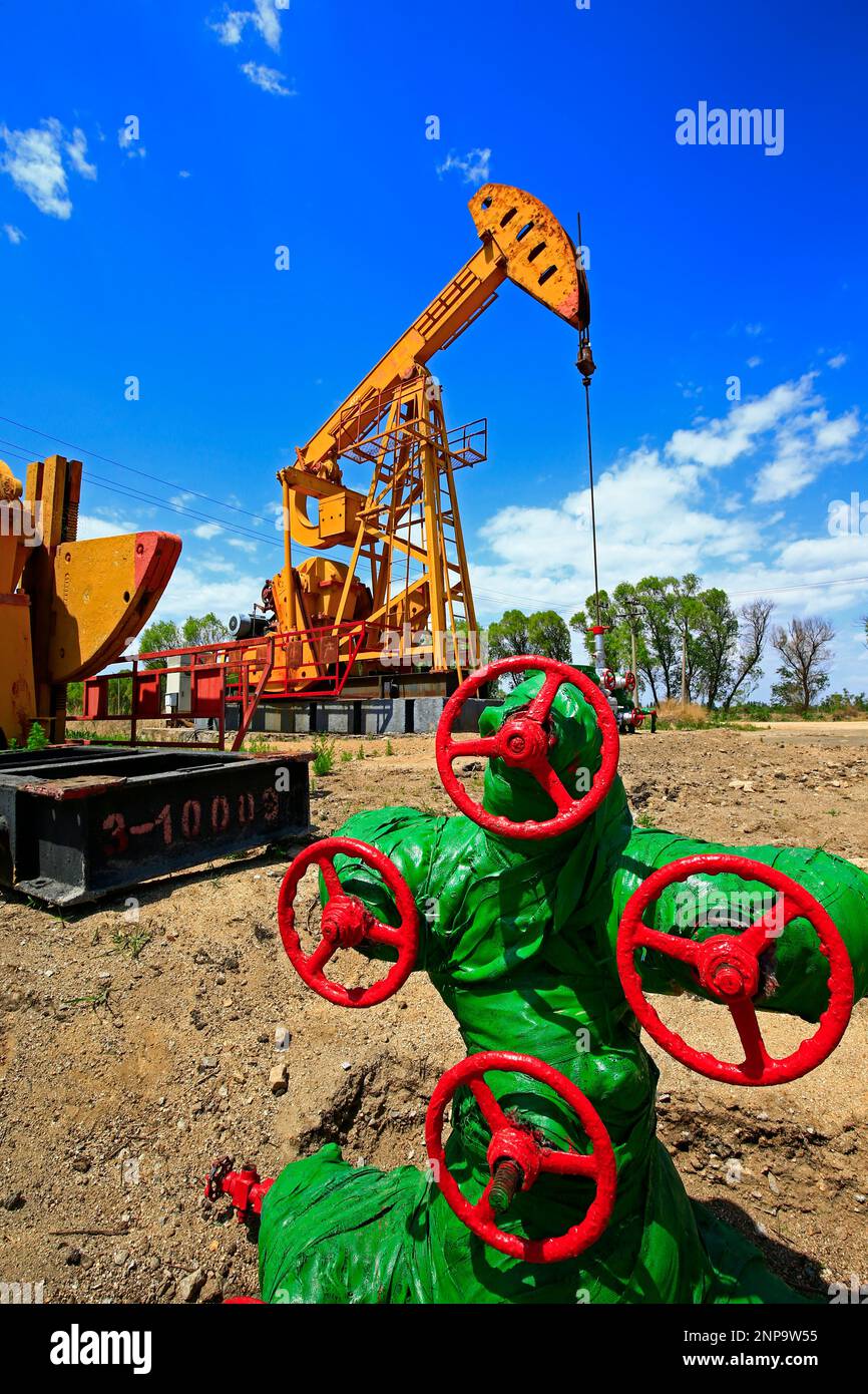 Oil pipes and valves Stock Photo - Alamy