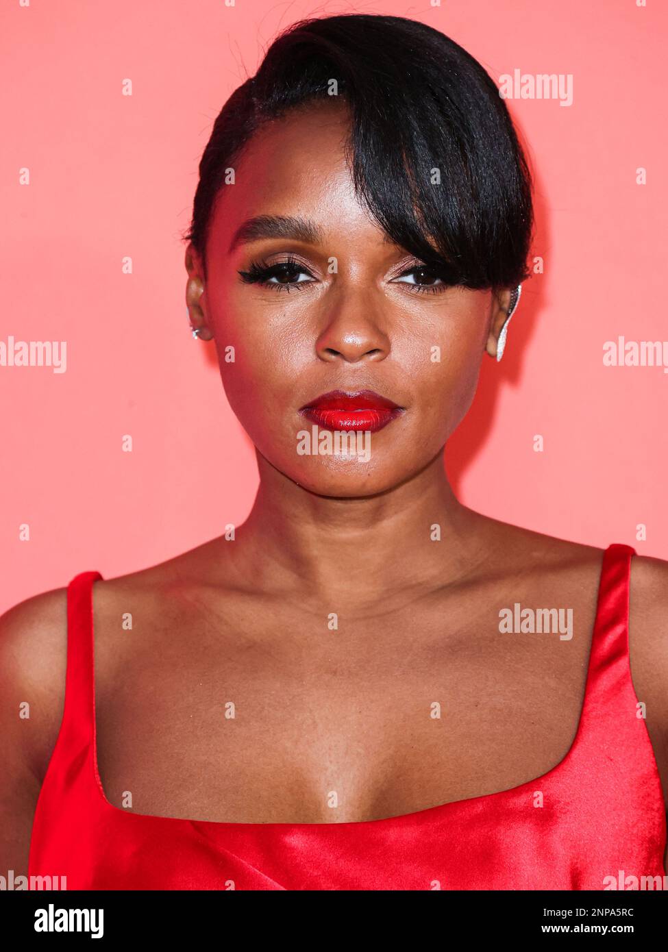 PASADENA, LOS ANGELES, CALIFORNIA, USA - FEBRUARY 25: American singer ...