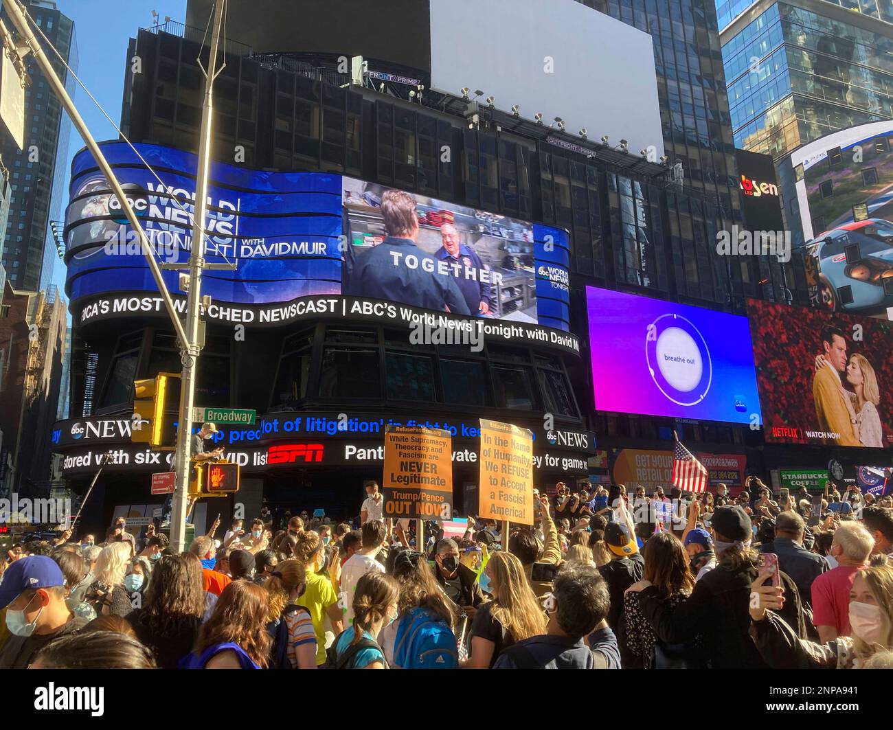 Photo by: zz/STRF/STAR MAX/IPx 2020 11/7/20 New Yorkers celebrate in ...