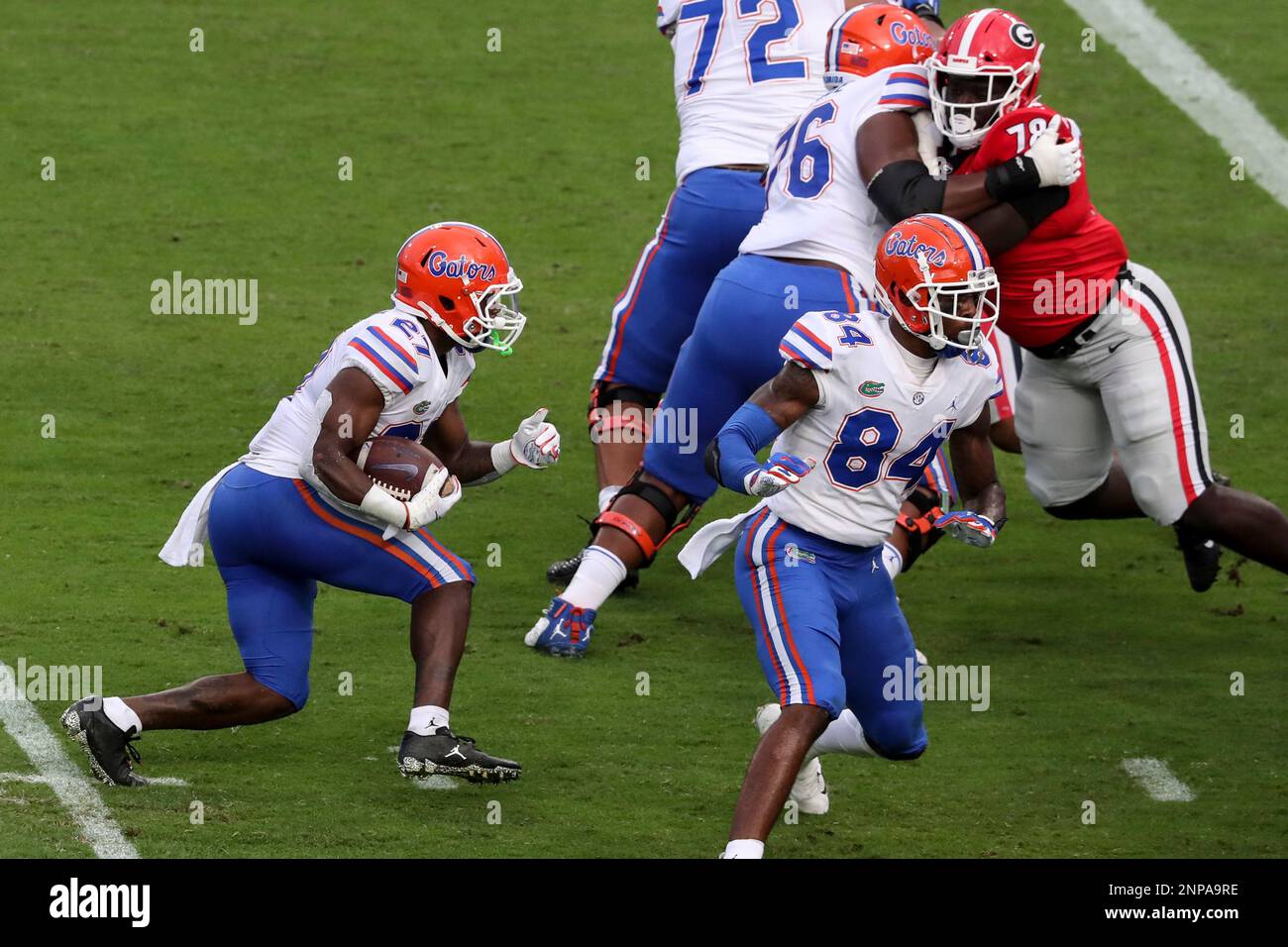 Florida running back Dameon Pierce (27) scores on a two-yard run ...