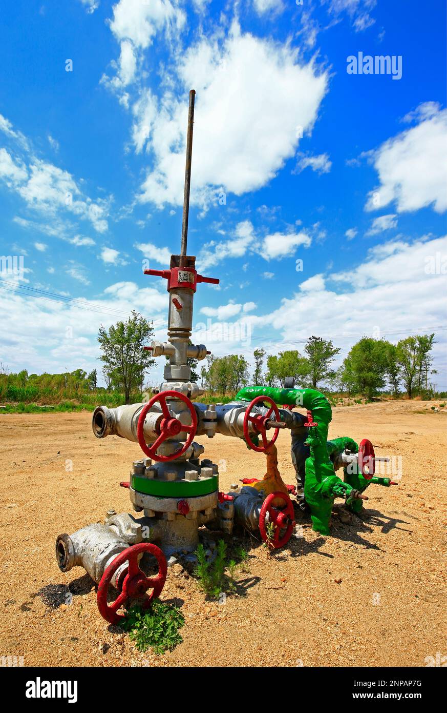 Oil pipes and valves Stock Photo - Alamy