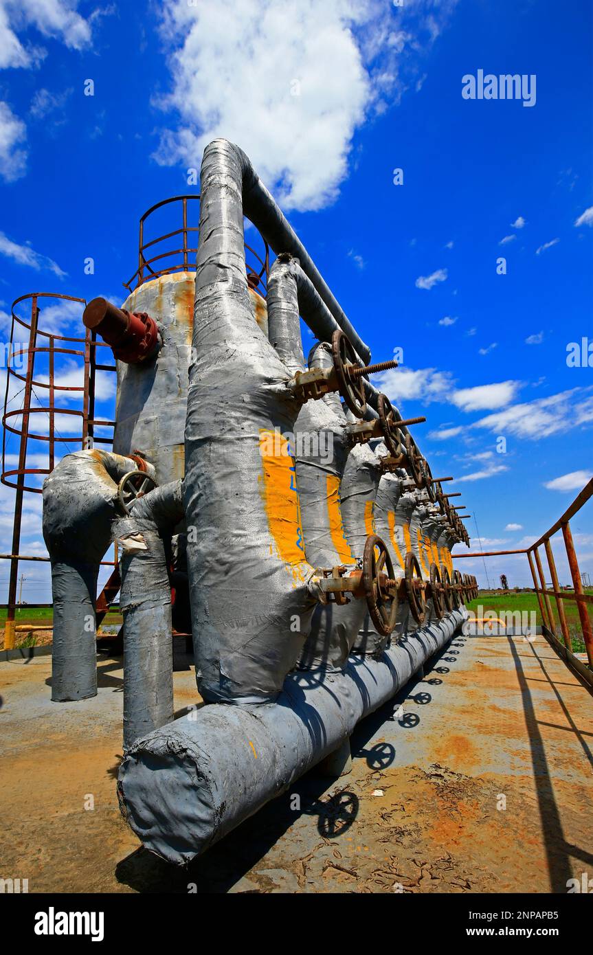 Oil pipes and valves Stock Photo - Alamy
