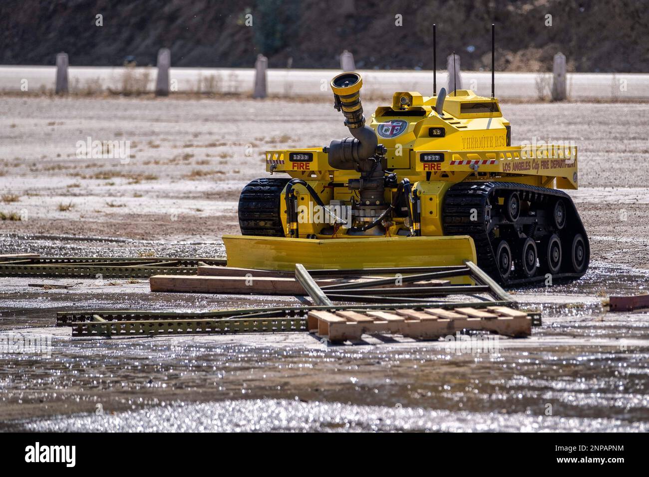 The Los Angeles City Fire Department demonstrates it's new Thermite RS3 ...