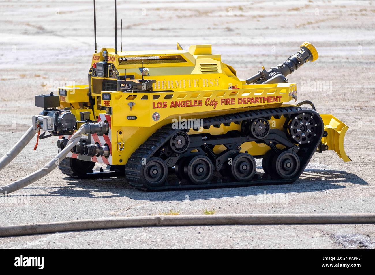 The Los Angeles City Fire Department demonstrates it's new Thermite RS3 ...