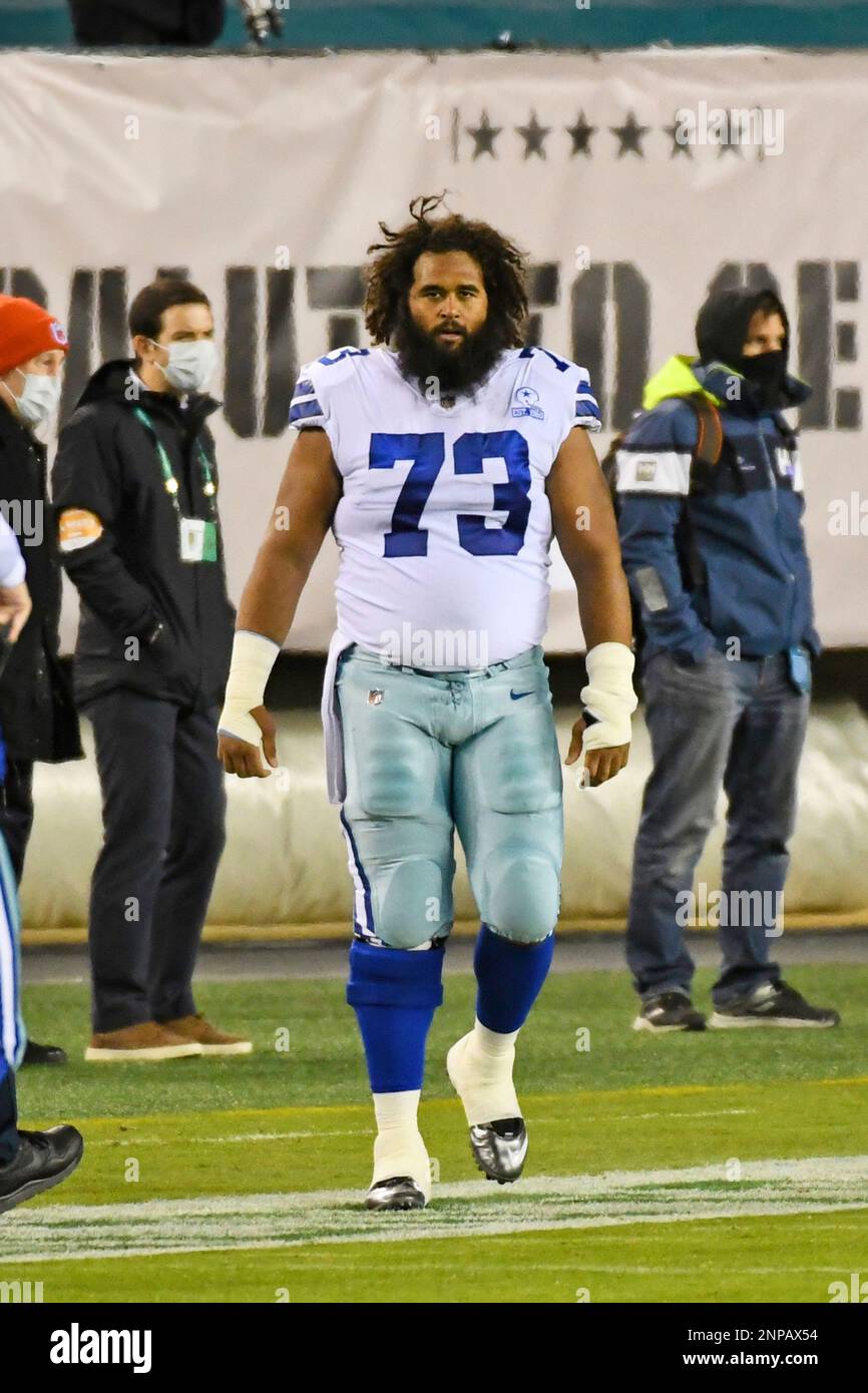 PHILADELPHIA, PA - NOVEMBER 01: Dallas Cowboys center Joe Looney (73 ...