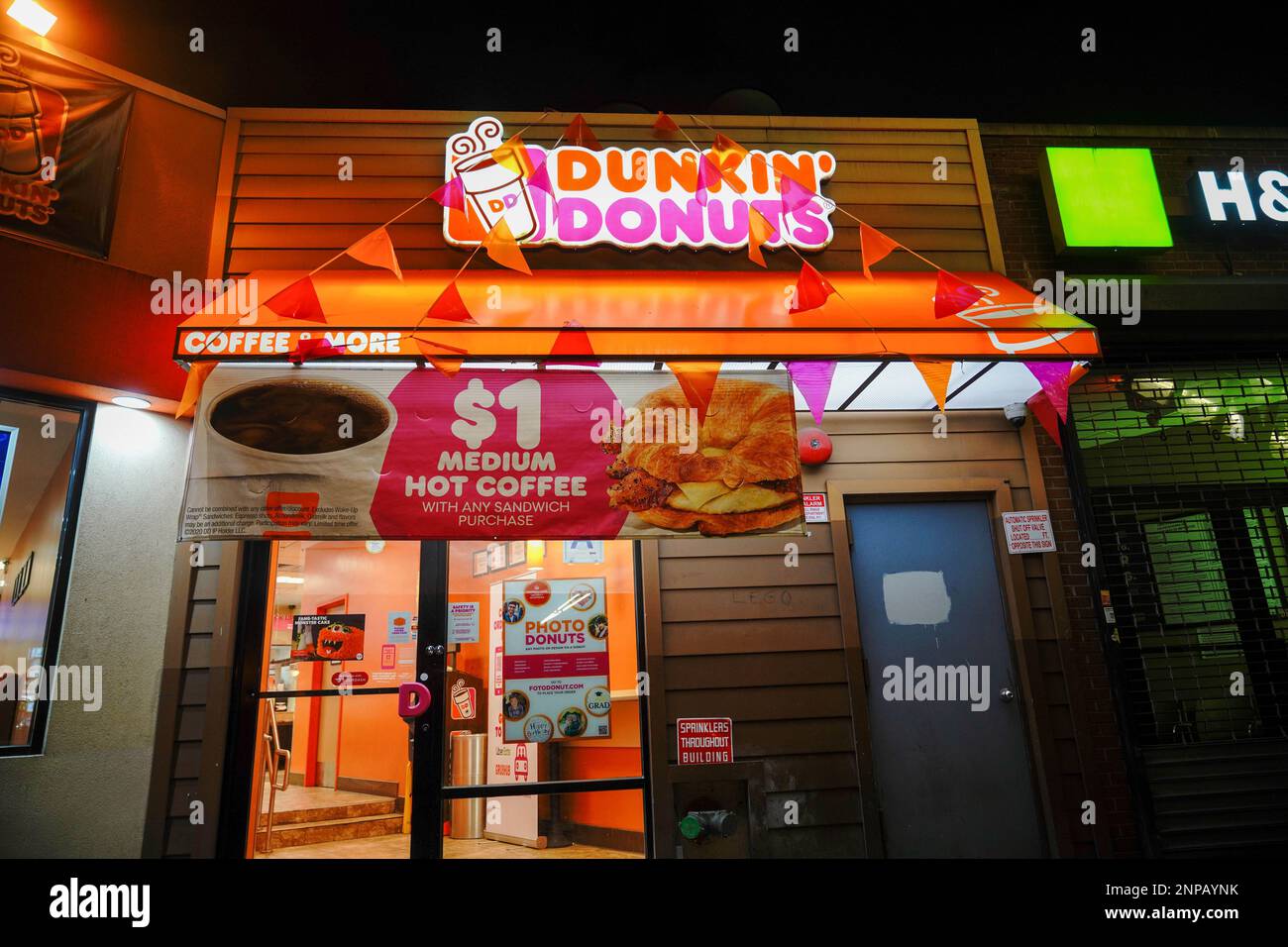 Photo by: John Nacion/STAR MAX/IPx 2020 10/31/20 Dunkin' Donuts sign at ...