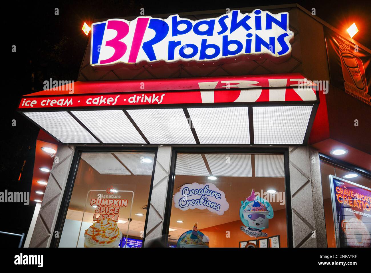 Photo by: John Nacion/STAR MAX/IPx 2020 10/31/20 Dunkin' Donuts sign at ...