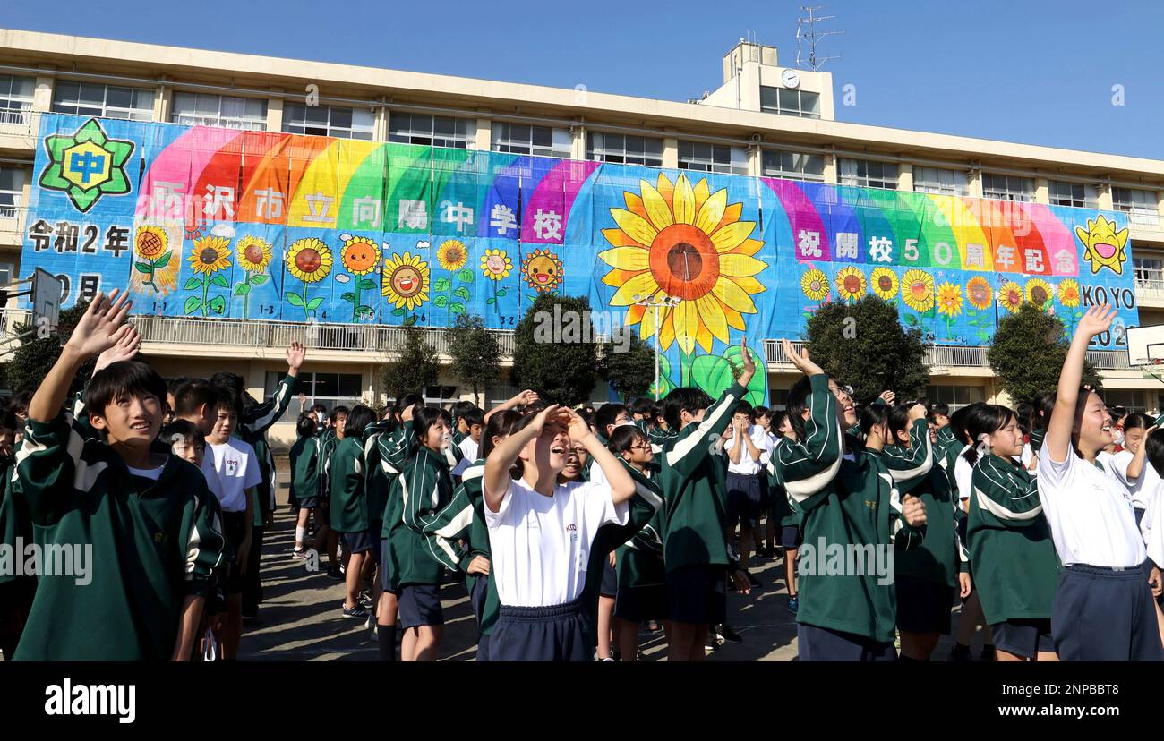 A "Giant Art" of sunflower is completed by students at Koyo Junior High ...