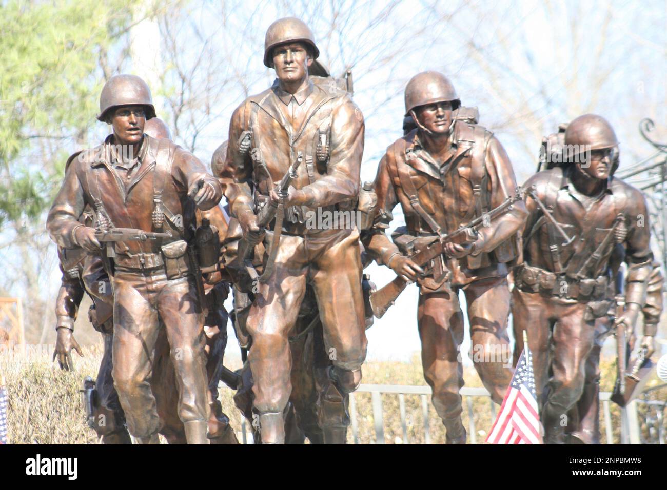 Statue of Soldiers in battle Stock Photo - Alamy