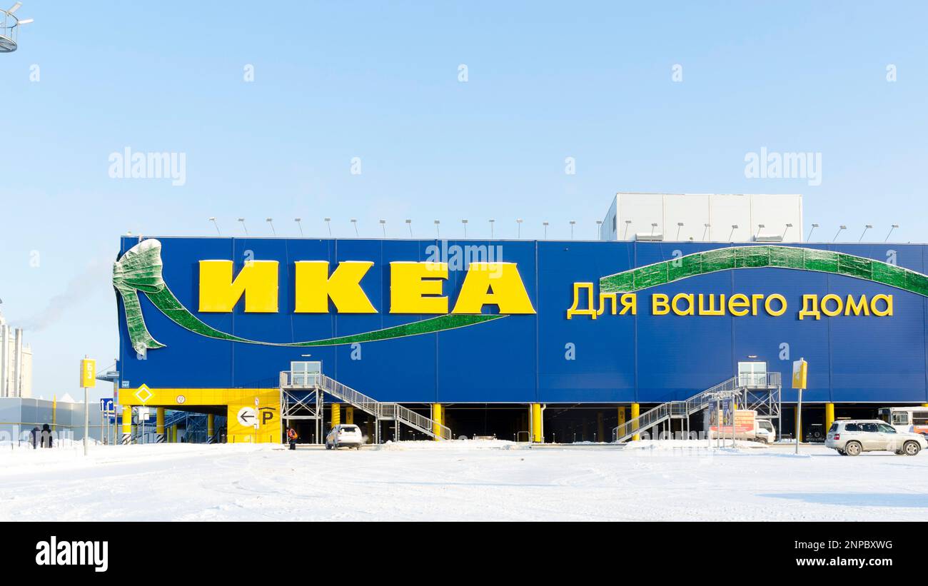 the Bus goes past the Park under the blue building of the shop "IKEA ...