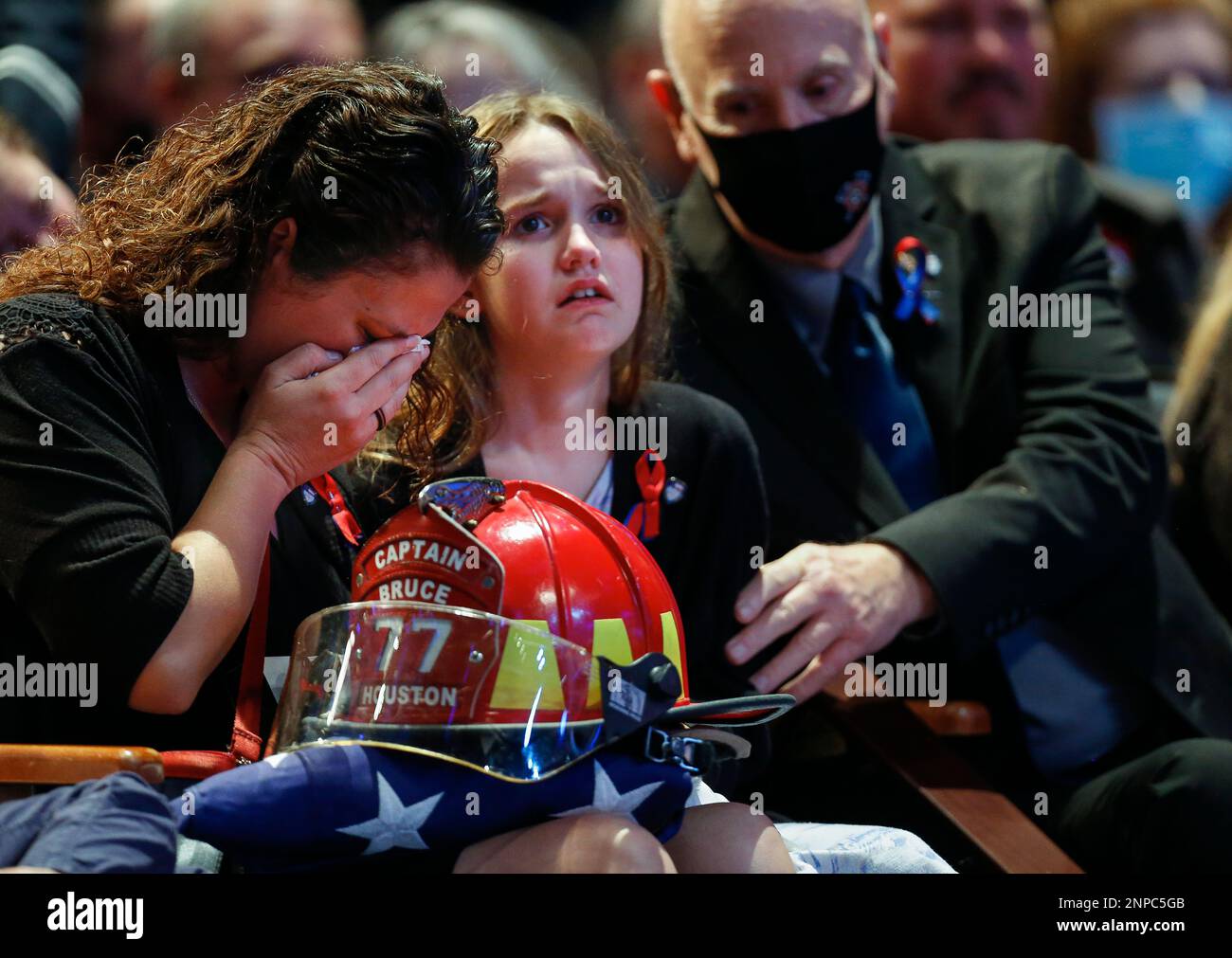 Rachel Bruce, left, and her daughter Sydney grieve as the Houston Fire ...