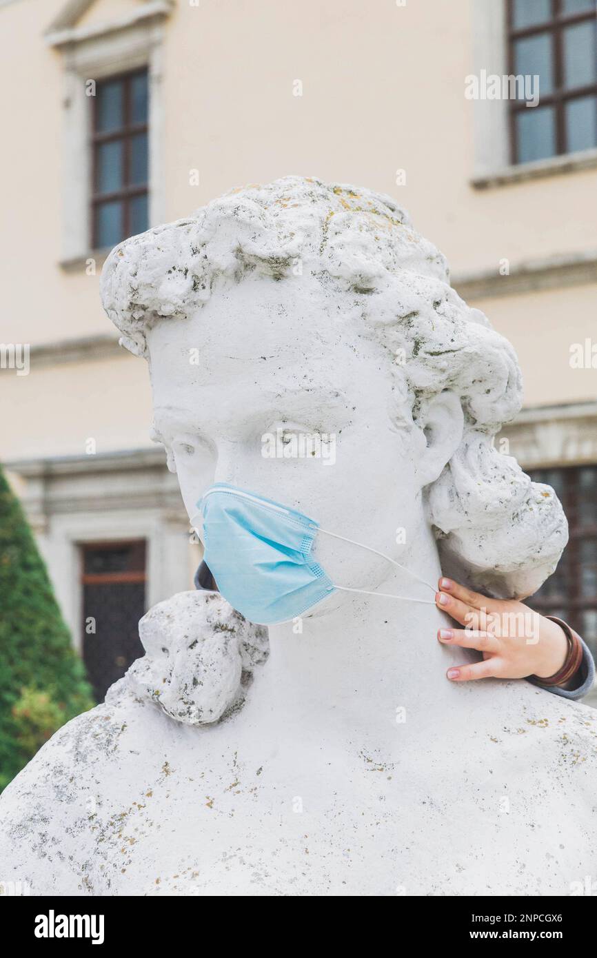 Renaissance woman mask hi-res stock photography and images - Alamy