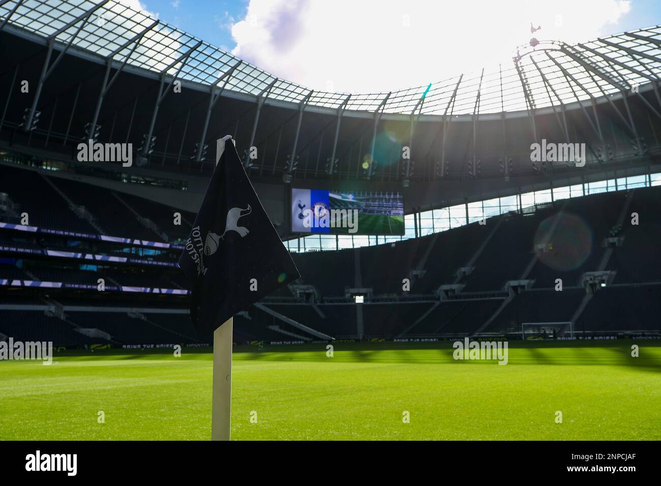 Chelsea corner flag hi-res stock photography and images - Alamy