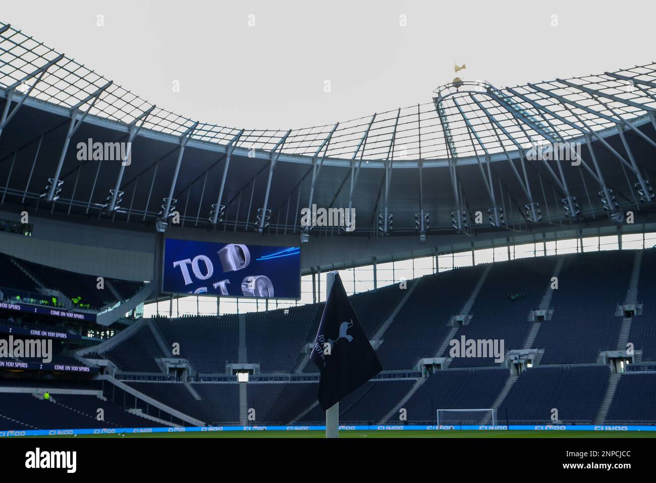 Chelsea corner flag hi-res stock photography and images - Alamy