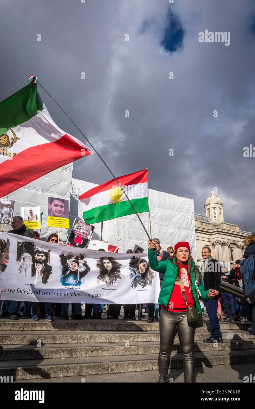 Woman waiving the Iranian flag at Trafalgar Square, Pro-democracy ...