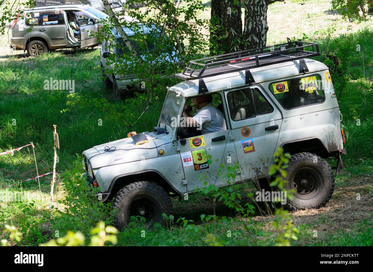 Russian old SUV "UAZ" took the wheel at the entrance to the mountain on ...