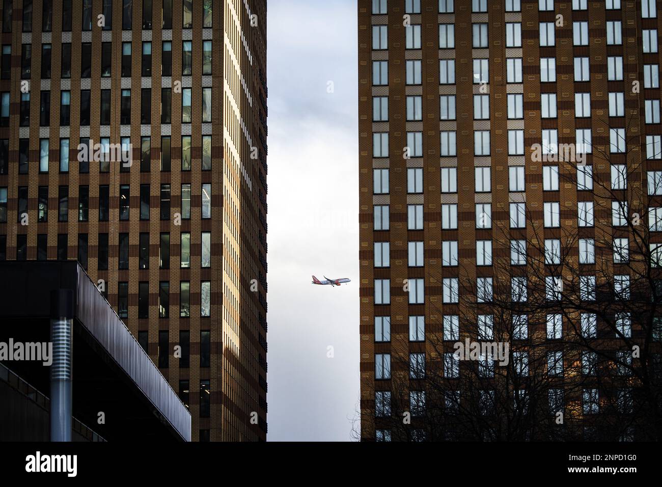 AMSTERDAM - Employees of companies on the Zuidas leave their work, the ...