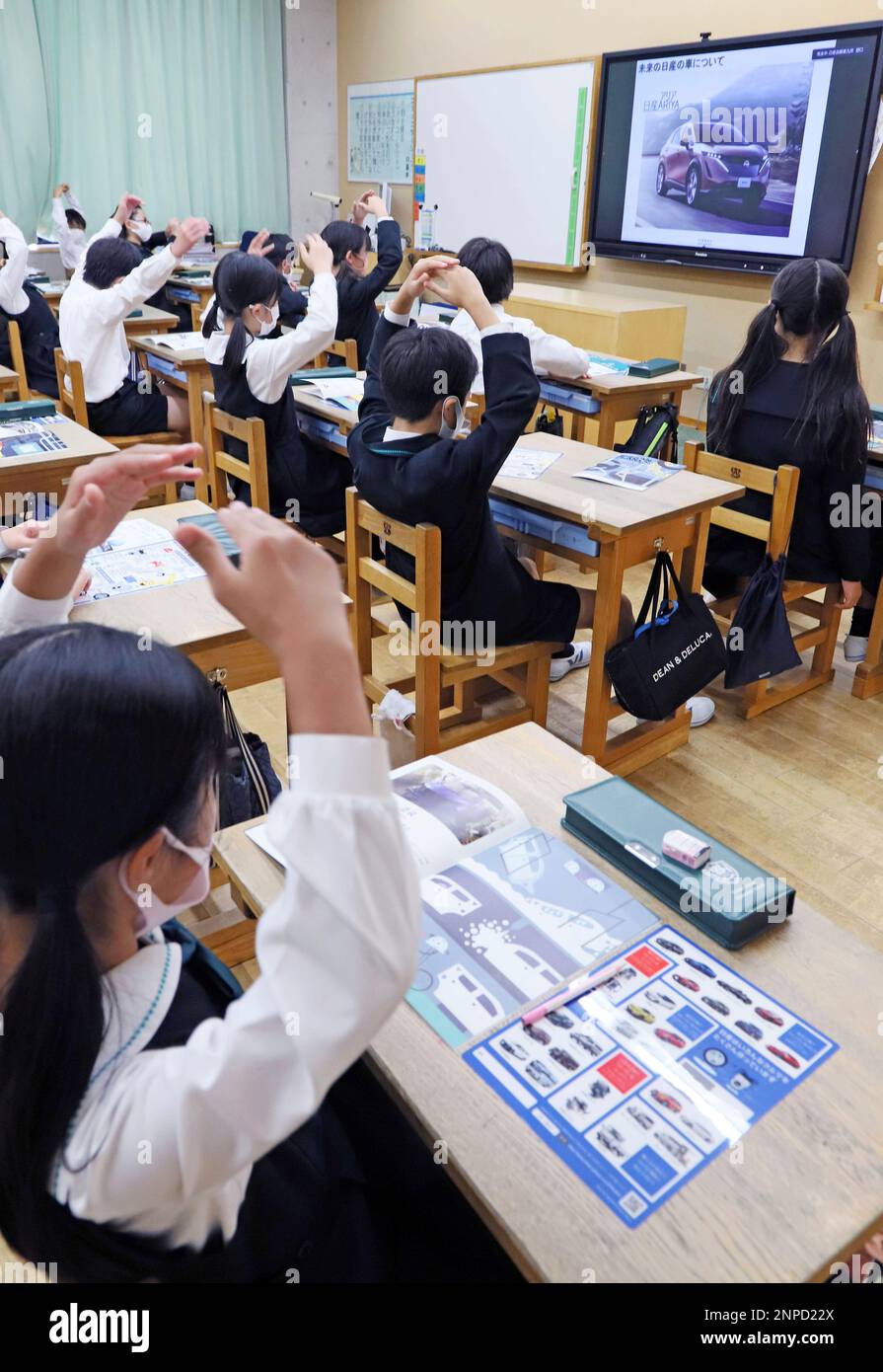 Elementary school students learn "car making" through an online educational trip at Seinan ...