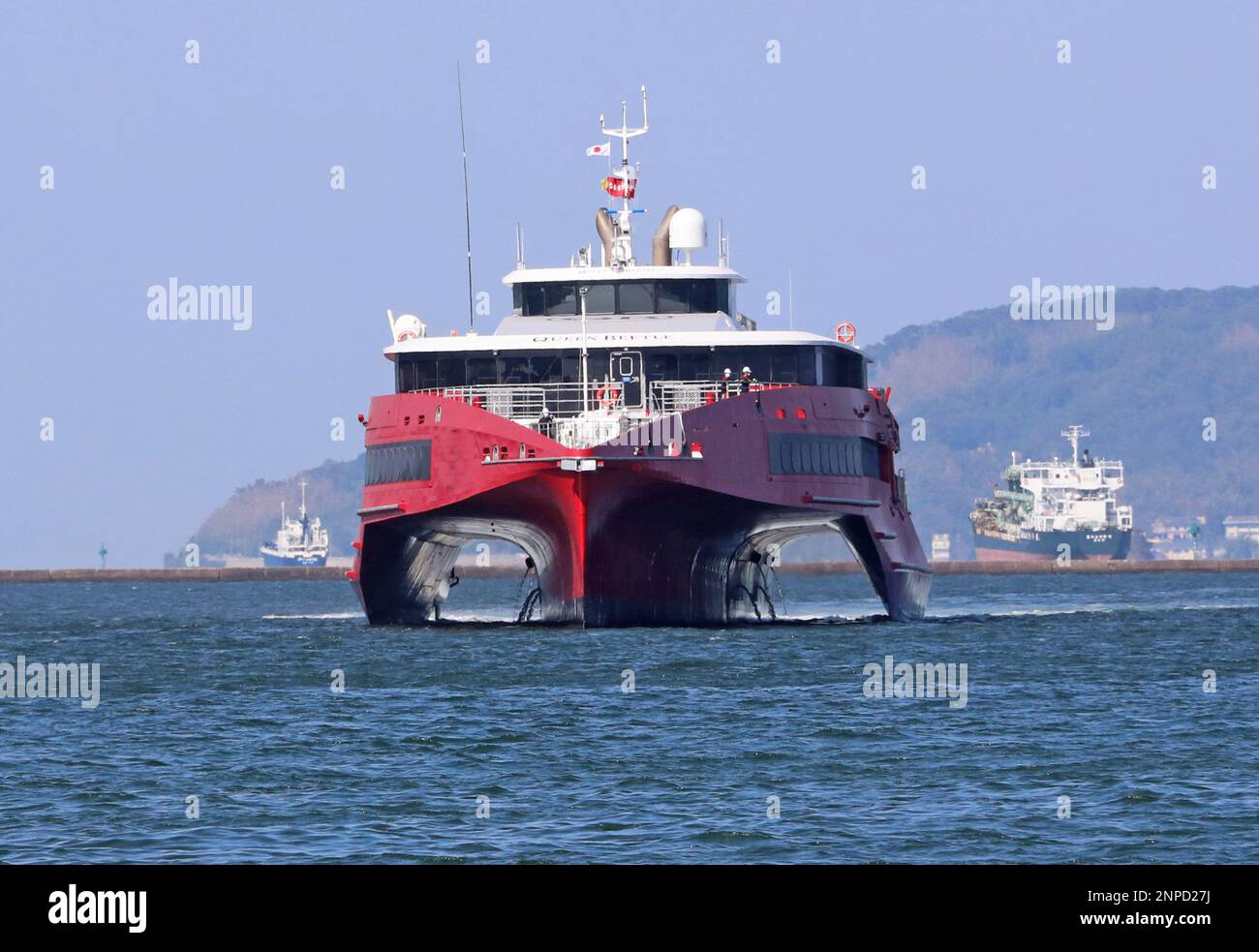 JR Kyushu's high-speed boat Queen Beatle arrives at Hakata Port in ...