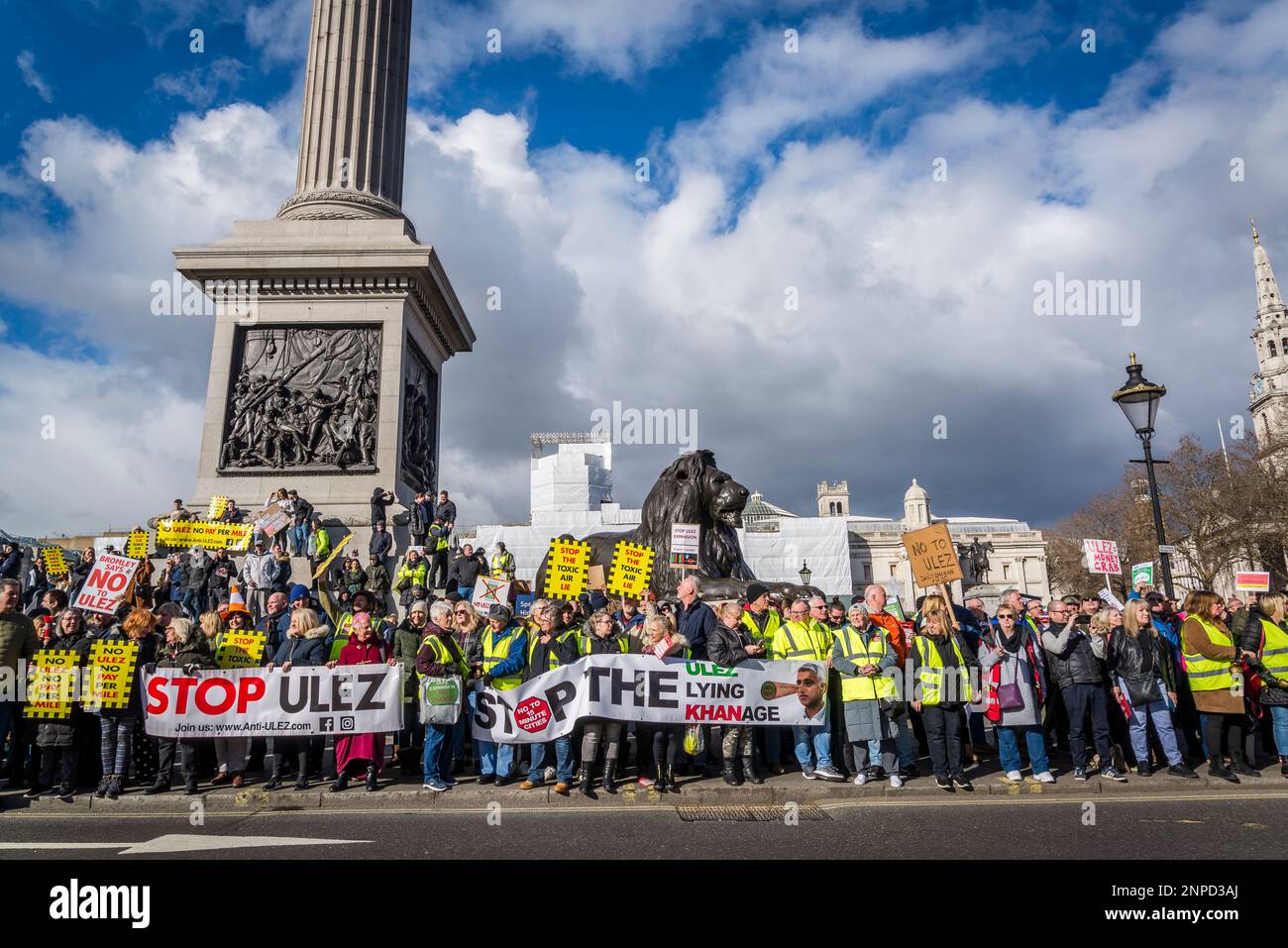 Anti-ULEZ protesters stage demonstration in Trafalgar Square as they ...