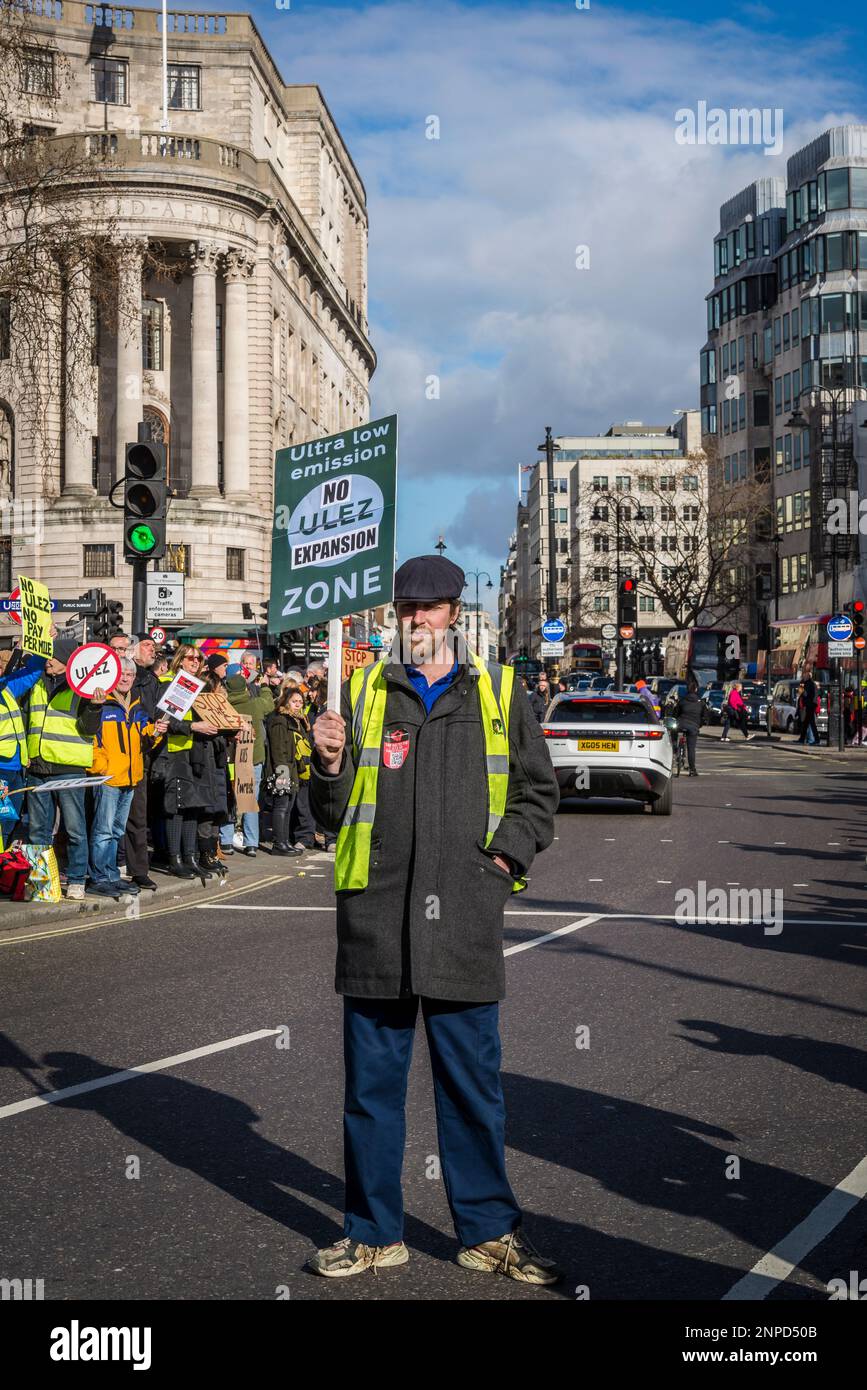 Anti-ULEZ protesters stage demonstration in Trafalgar Square as they ...
