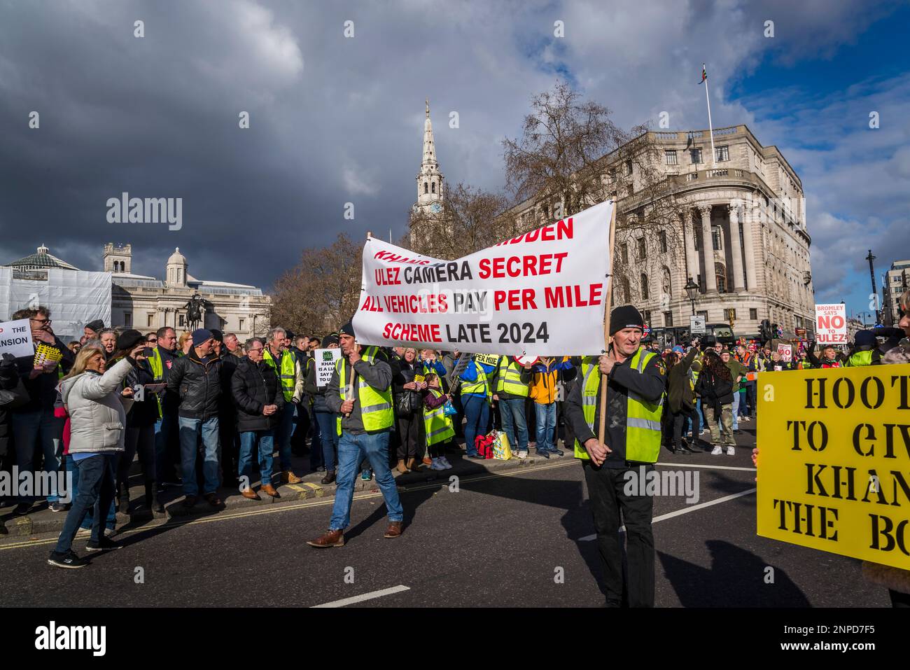 Anti-ULEZ protesters stage demonstration in Trafalgar Square as they ...