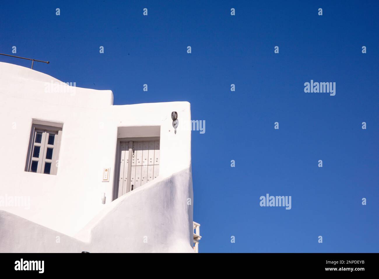 White walled building at Oia in Santorini Stock Photo - Alamy
