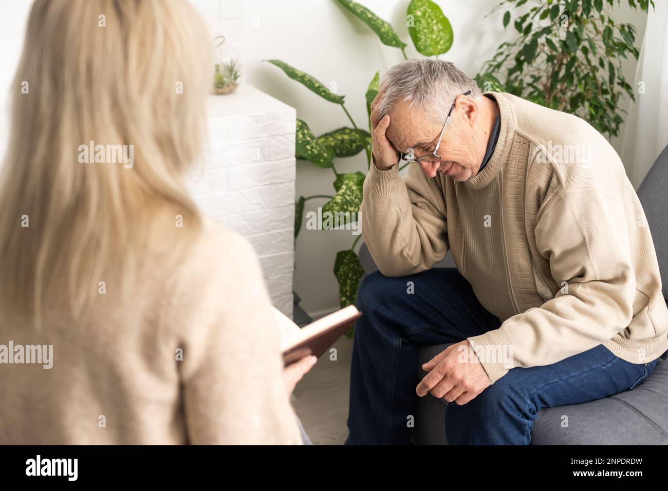 Caregiver psychologist console american senior people for mental health ...