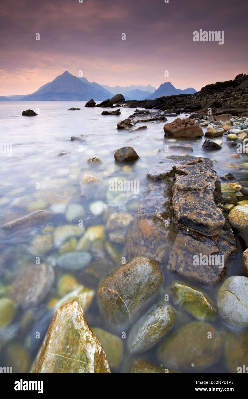 Sunset on elgol beach hi-res stock photography and images - Alamy